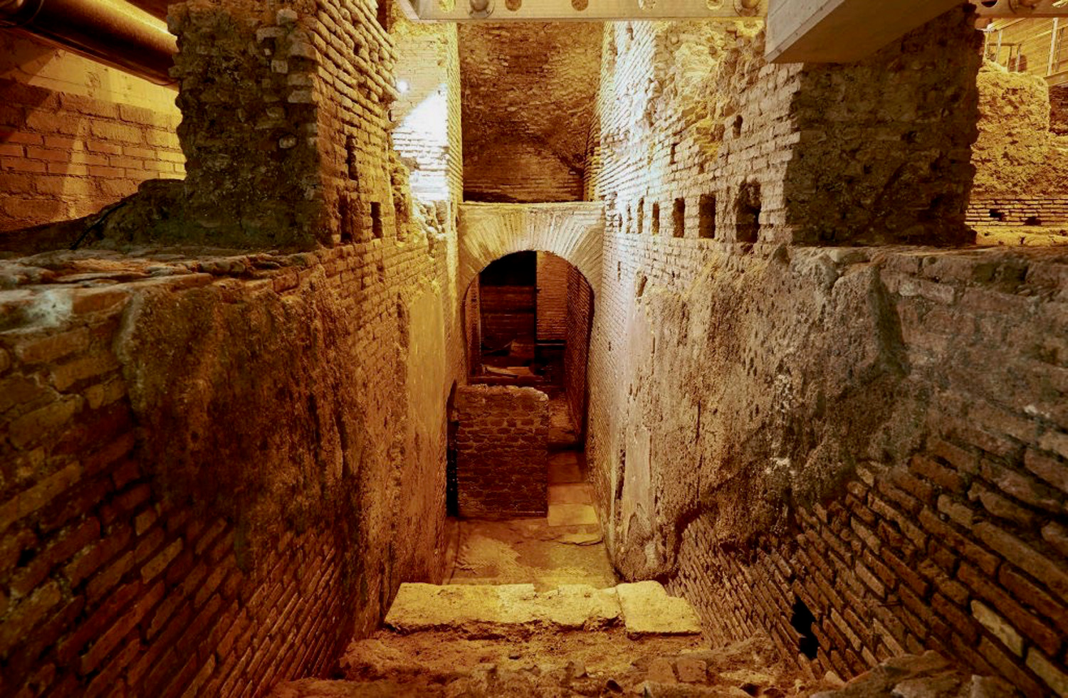 Une visite insolite de la Rome souterraine en famille - Destination Rome